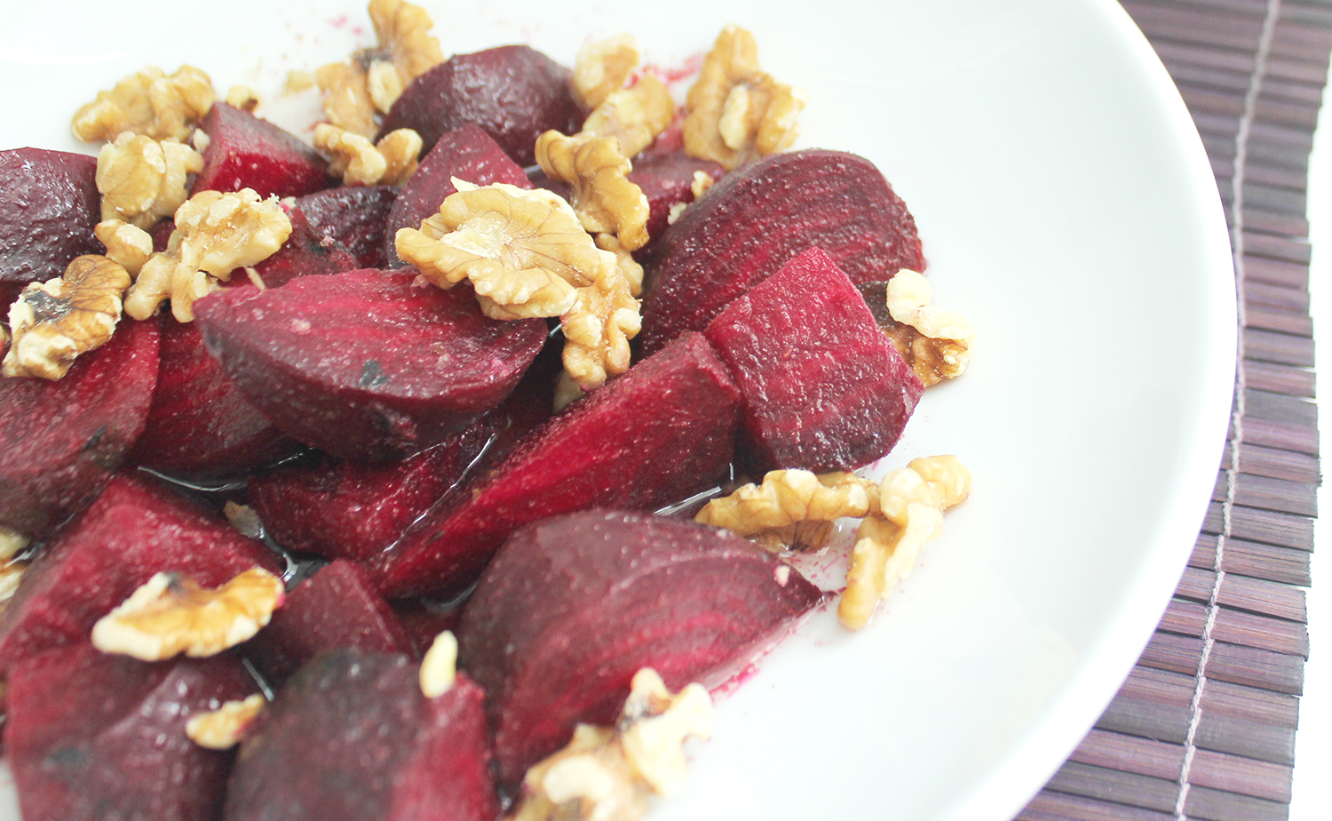 Beetroot and Walnut Salad (สลัดบีทรูทและวอลนัต)