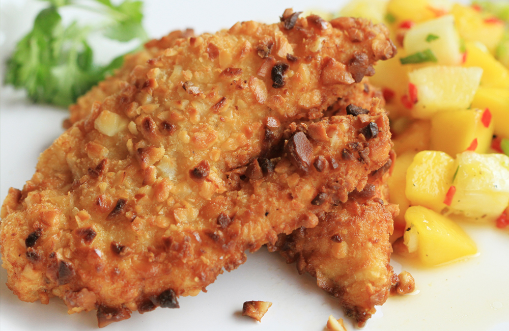 Macadamia Chicken with Mango Salsa (ไก่แมคะเดเมียกับแมงโก้ซัลซ่า)