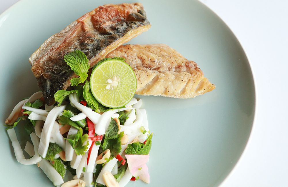 Pan-Fried Mackerel with Coconut Salad (ปลาซาบะกับสลัดมะพร้าว)