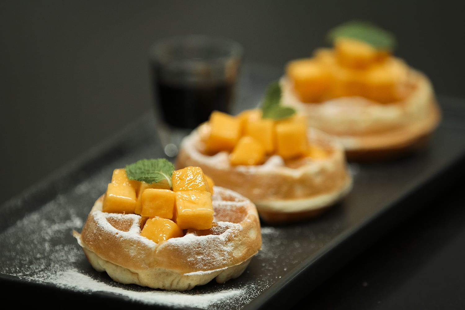 Coconut Milk Waffle with Sweet Mango (วาฟเฟิลกะทิหน้ามะม่วง)