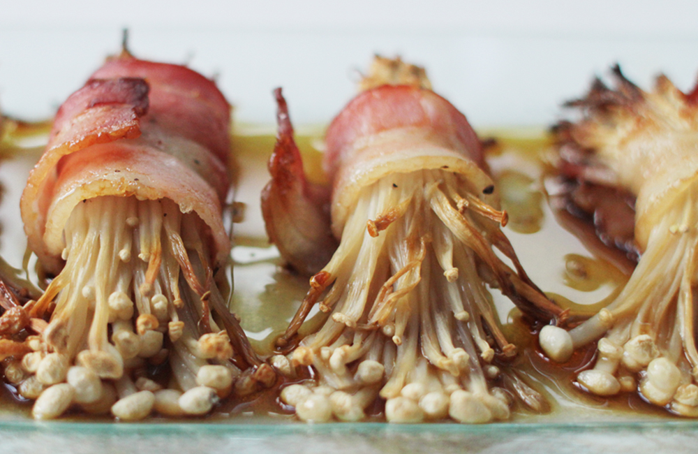 Enoki Bacon Rolls (โรลเบคอนเห็ดเข็มทอง)