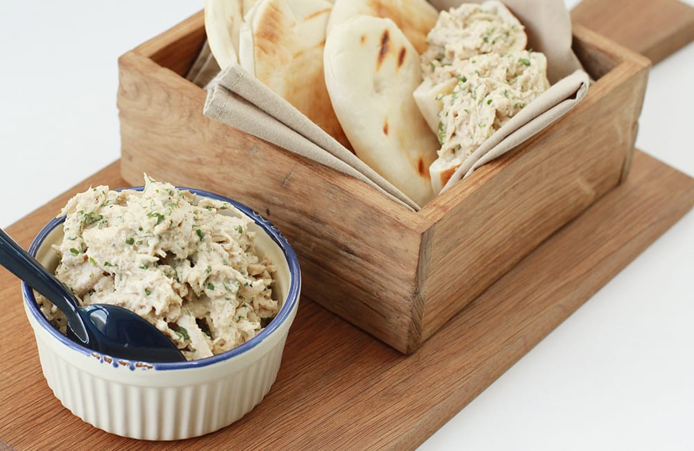 Chicken Salad with Walnut Tarator (สลัดไก่ทาราเตอร์วอลนัต)