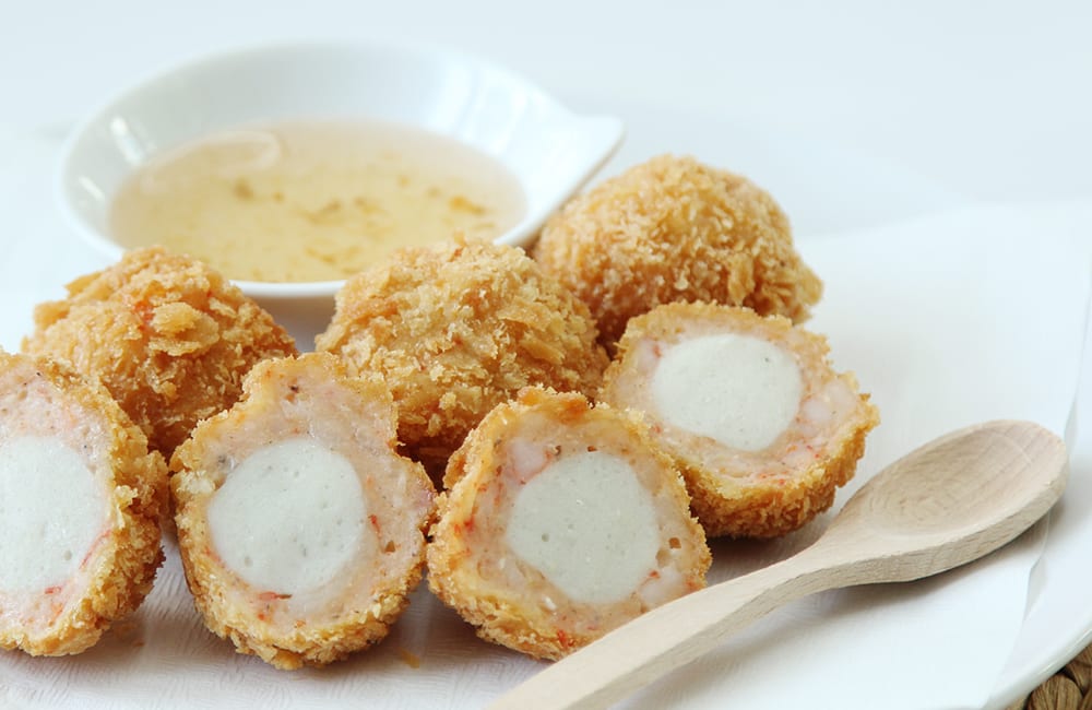 Fish Balls & Prawn Cakes (ทอดมันกุ้งลูกชิ้นปลา)