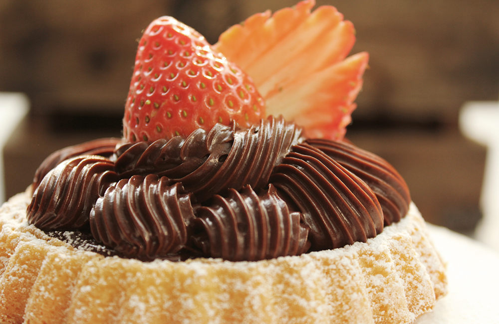 Genoise Cake with Chocolate Topping (เค้กเจนัวหน้าช็อกโกแลต)