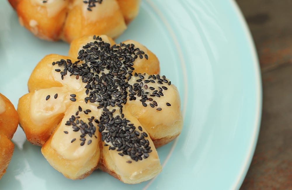 Miso-Glazed Sesame Doughnuts (โดนัทงาหน้ามิโซ)