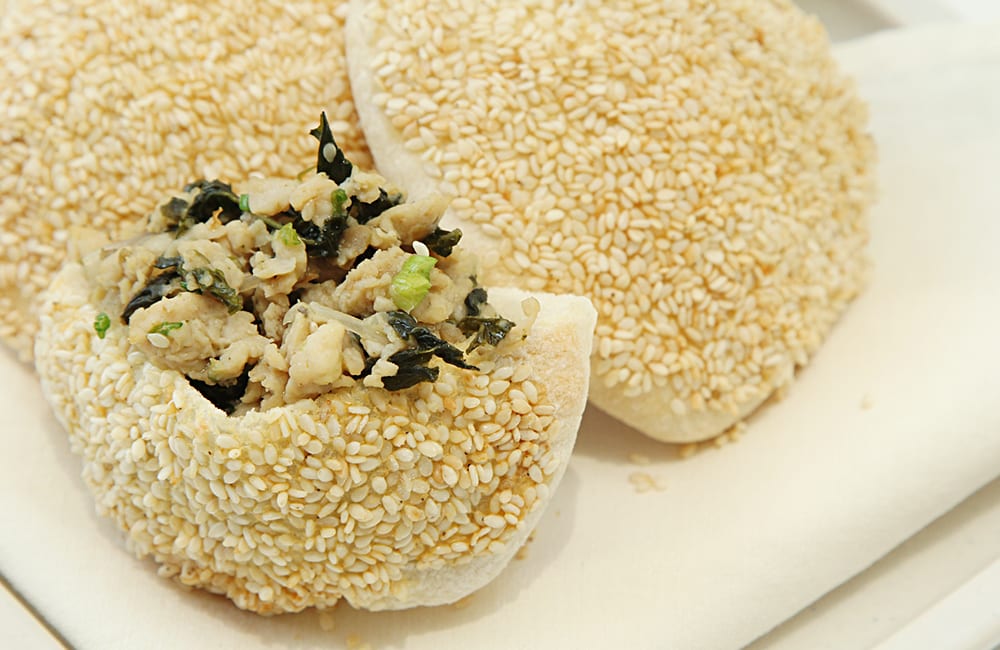 Sesame Pocket Bread with Chicken (ขนมปังกระเป๋างาไส้ไก่)