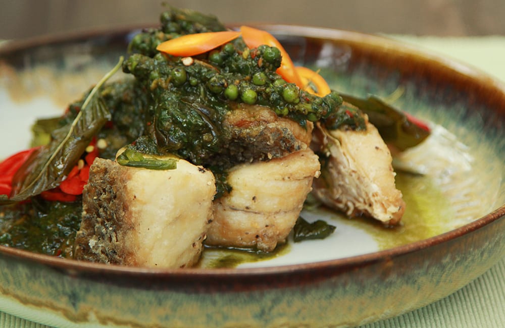 Deep-Fried Seabass Sweet Basil-Chili Sauce (ปลากะพงทอดซอสโหระพา)