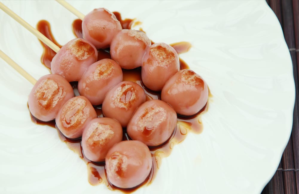 Strawberry & Tofu Dango (ดังโงะเต้าหู้และสตรอว์เบอร์รี่)