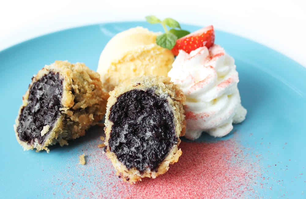 Chocolate Croquette with Strawberry Powder (โครเก็ตช็อกโกแลตกับสตรอว์ ...