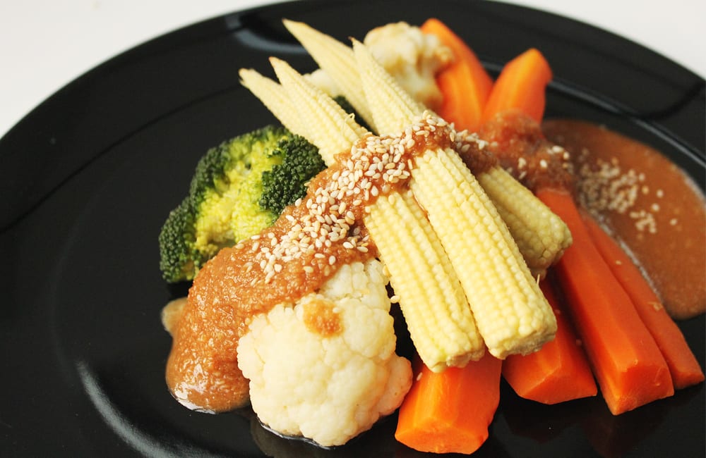 Steamed Vegetable with Sesame Dressing (ผักนึ่งซอสงา)