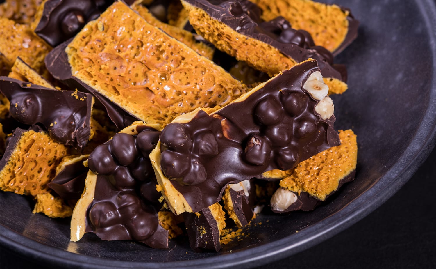 Chocolate Nut Honeycomb (ช็อกโกแลตนัตฮันนีโคม)