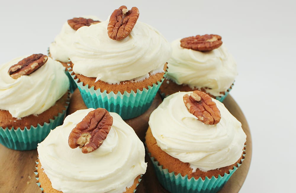 Pecan & Japanese Pumpkin Cupcake (คัพเค้กฟักทองญี่ปุ่นและพีแคน)
