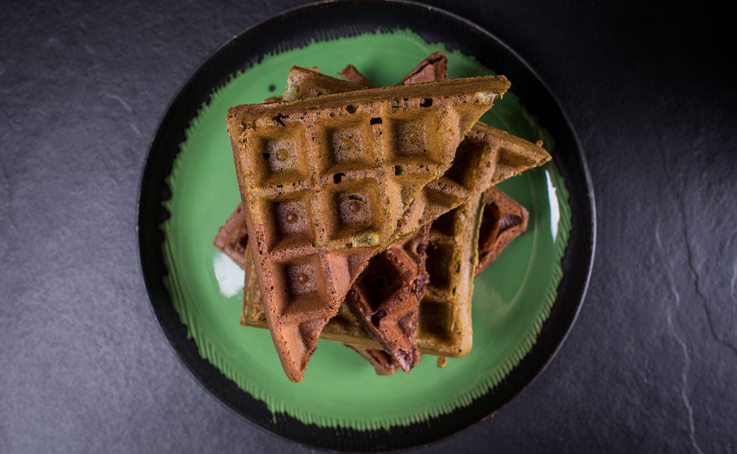 Chocolate and Green Tea Waffle (วาฟเฟิลช็อกโกแลตและชาเขียว)