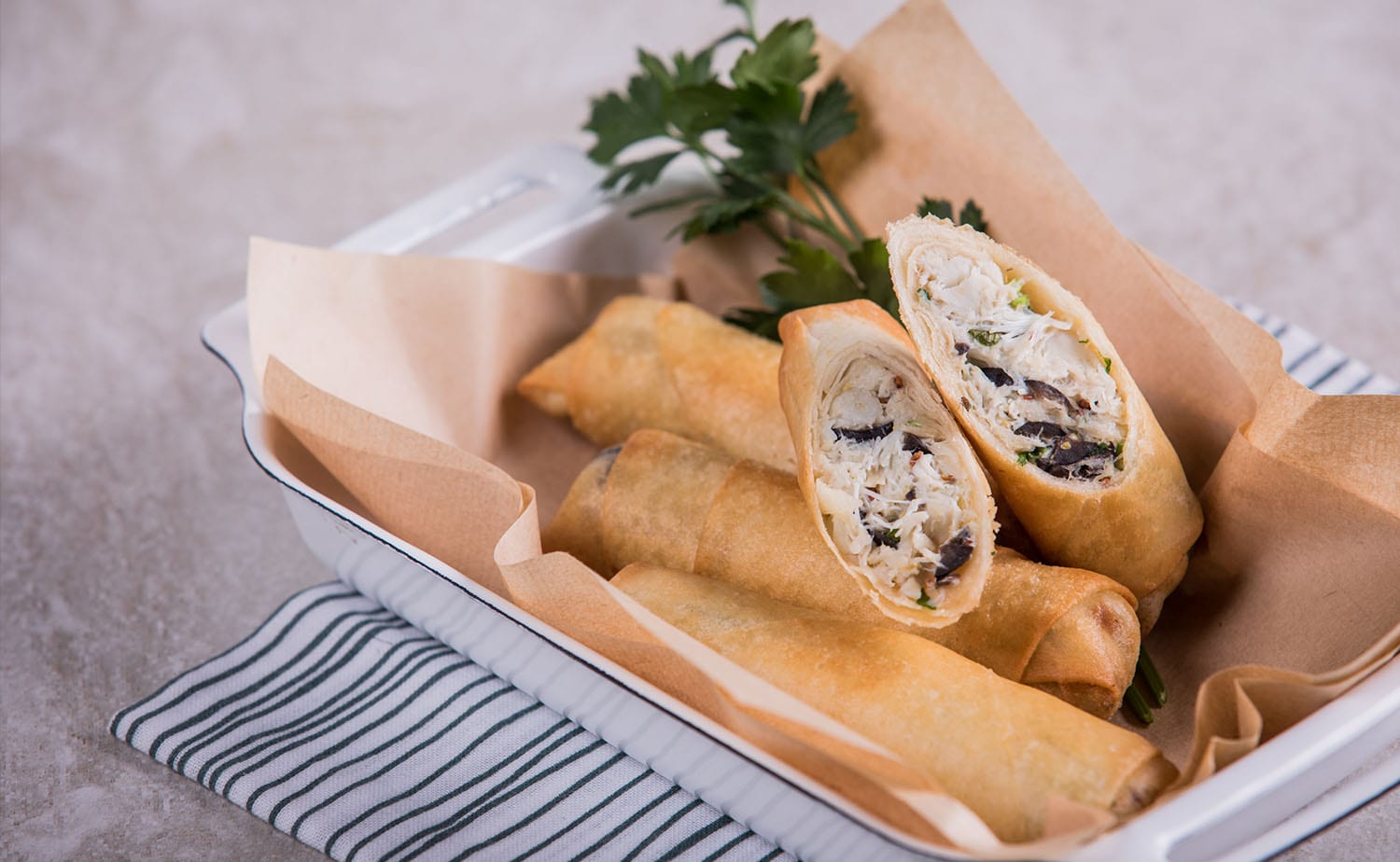 Crab & Olive Spring Rolls (เปาะเปี๊ยะทอดปูและมะกอก)
