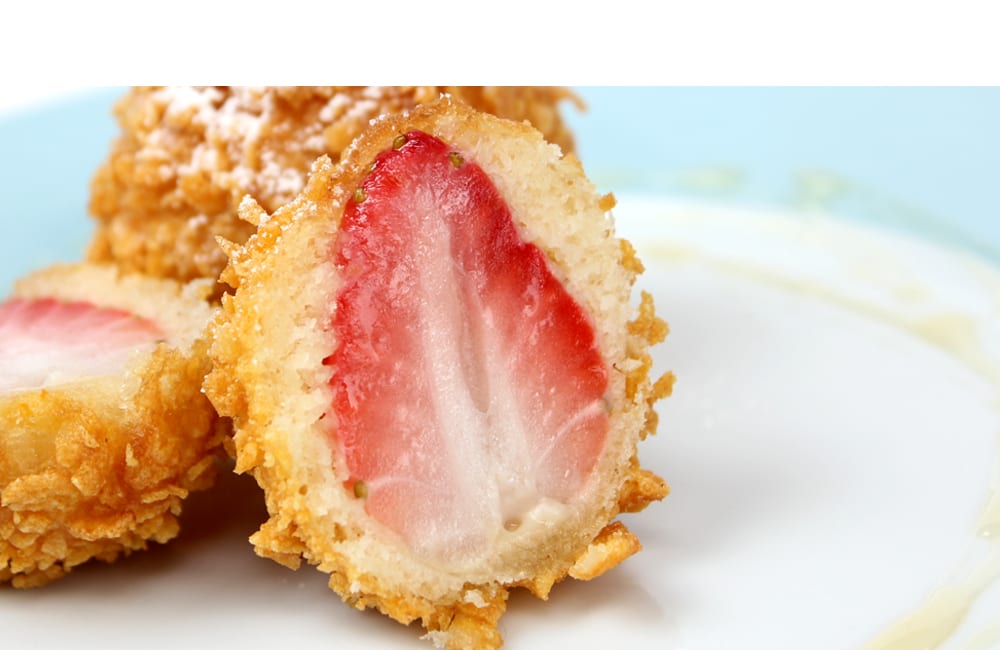 Golden Fried Strawberry Buns (ซาลาเปาสตรอว์เบอร์รี่ทอด)