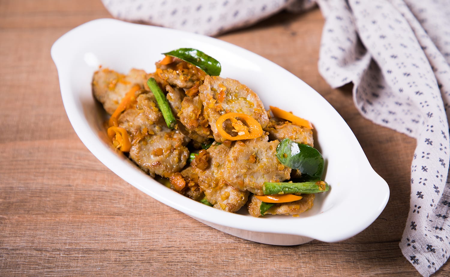 Stir-Fried Fish Ball with Yellow Chilli (ลูกชิ้นปลากรายผัดพริกเหลือง)