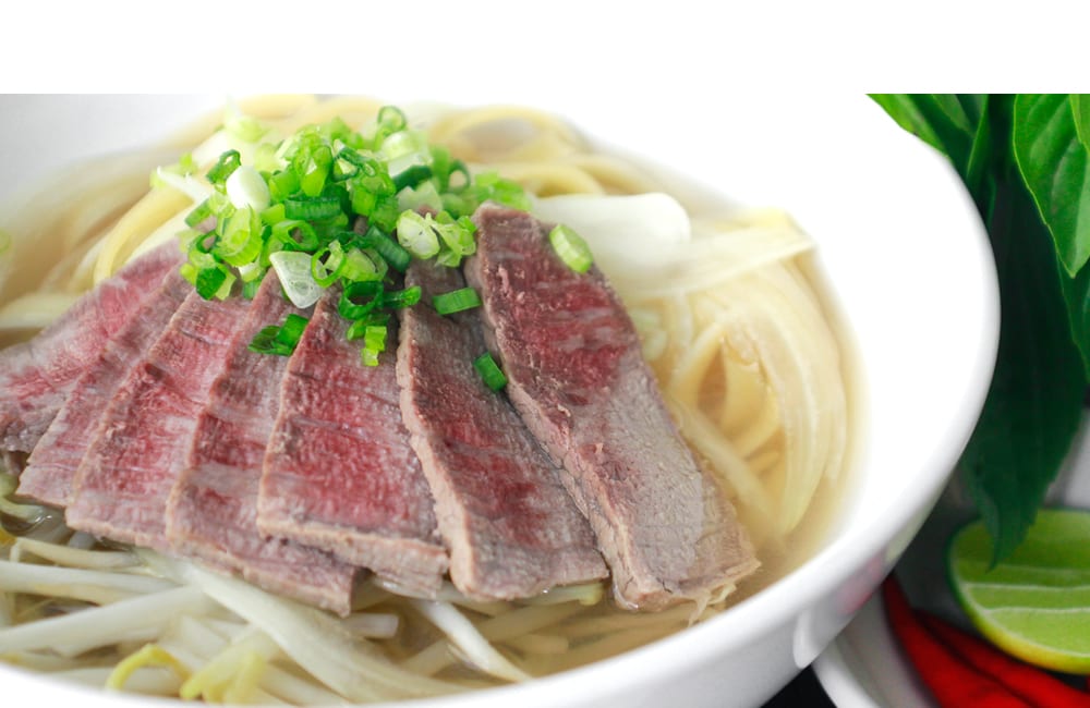 Vietnamese Beef Pasta Soup (พาสต้าเฝอเนื้อ)