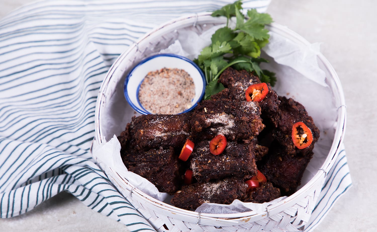 Fried Garlic Ribs (ซี่โครงหมูทอดกระเทียม)