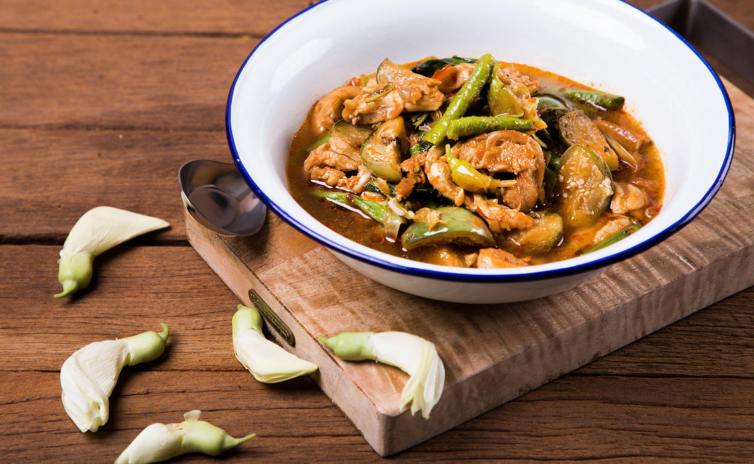 Kaeng Khae with Roasted Rice (แกงแคไก่ใส่ข้าวคั่ว)