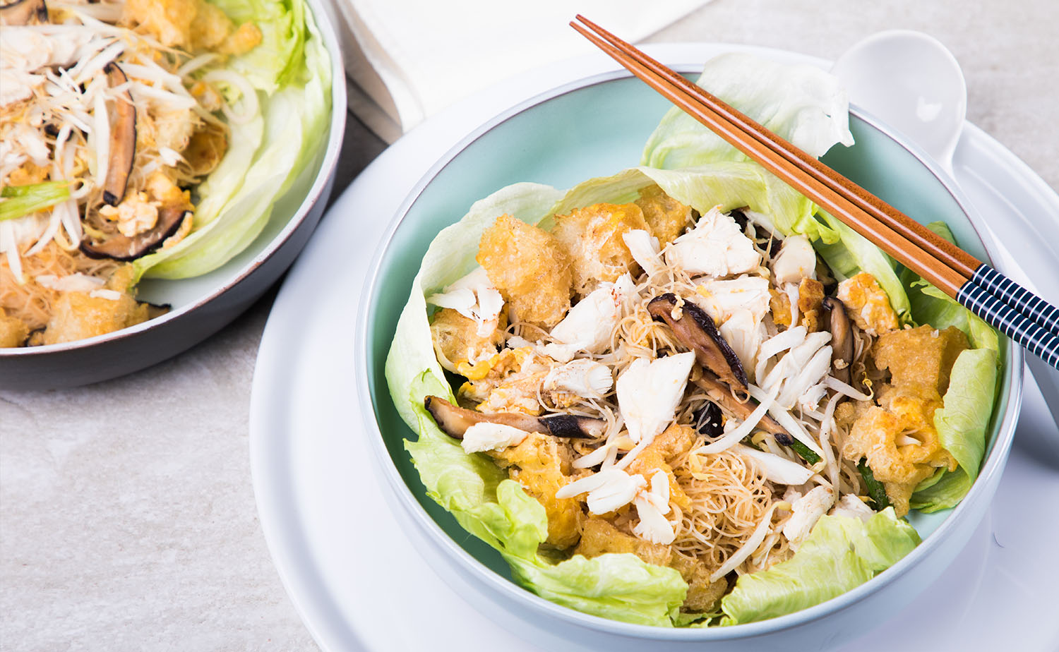 Stir-Fried Rice Noodle with Fish Maw and Crab (เส้นหมี่กระเพาะปลาผัดแห้งปู)