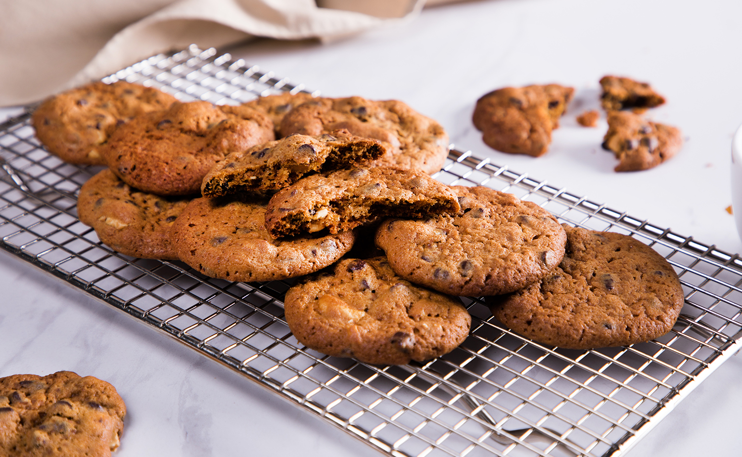 Chocolate Chip & Cashew Palm Sugar Cookies (คุกกี้น้ำตาลโตนดช็อกโกแลต ...