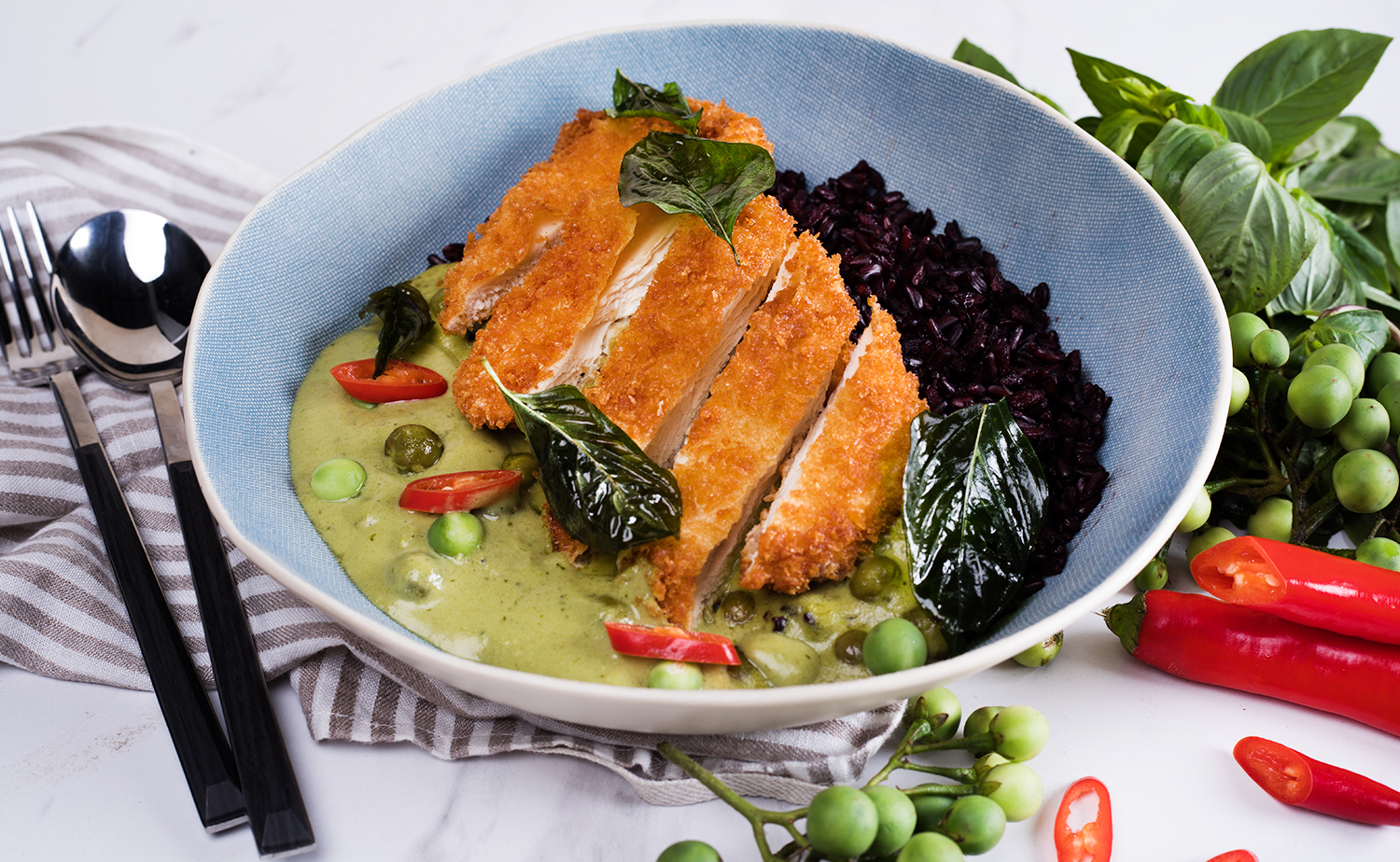 Chicken Katsu Rice with Green Curry Sauce (ข้าวหน้าไก่ทอดแกงเขียวหวาน)