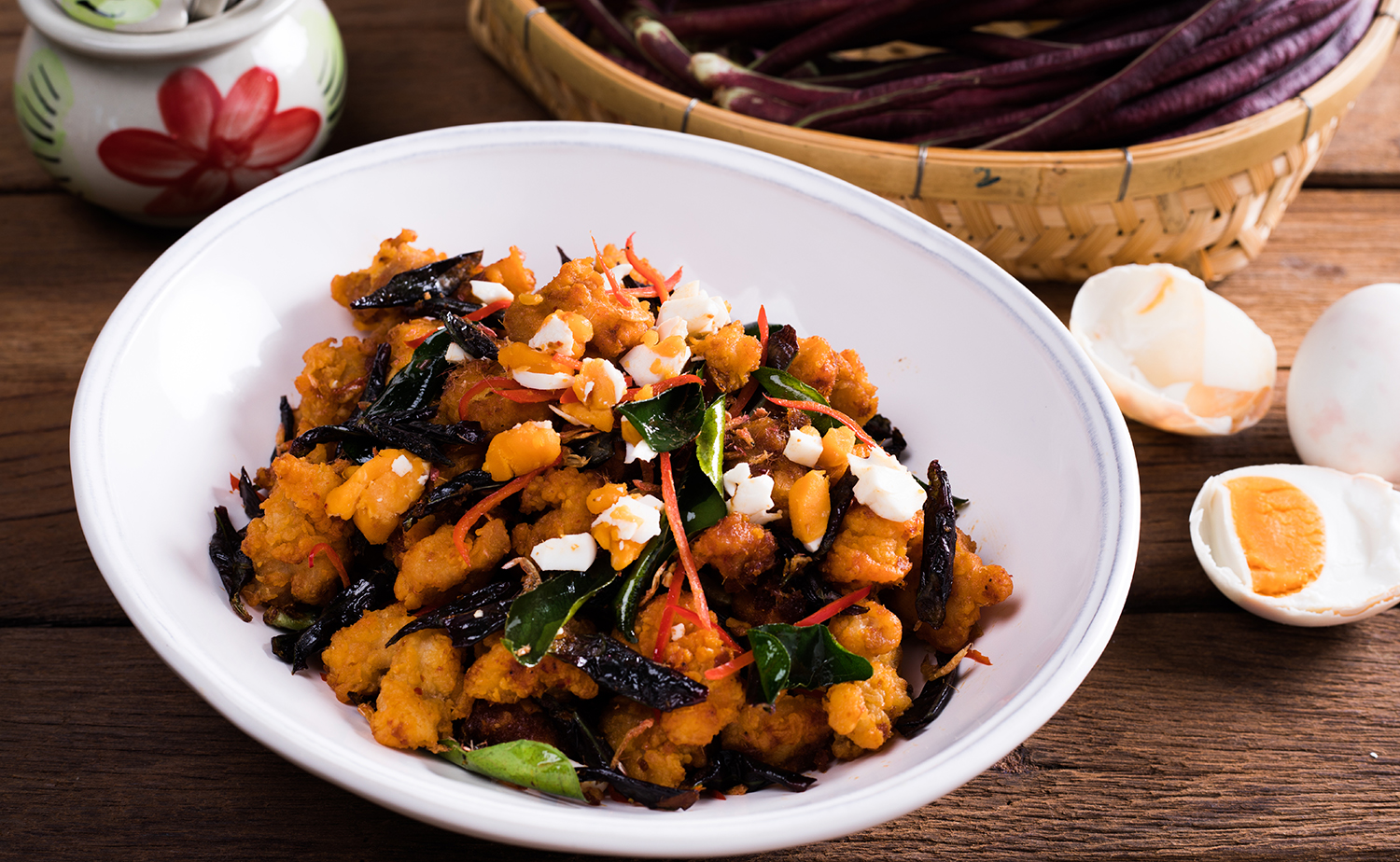 Red Curry Popcorn Chicken (ไก่ป๊อบผัดพริกขิงถั่วฝักยาวม่วง)