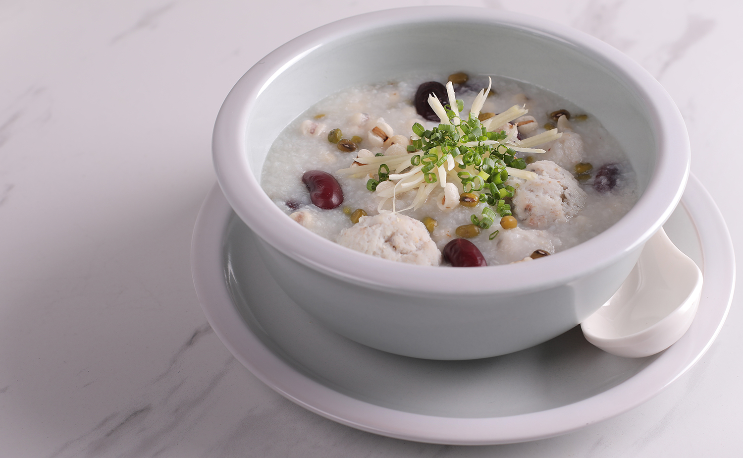 Mixed Grain Congee with Homemade Fishball (โจ๊กปลากะพงสามกษัตริย์)