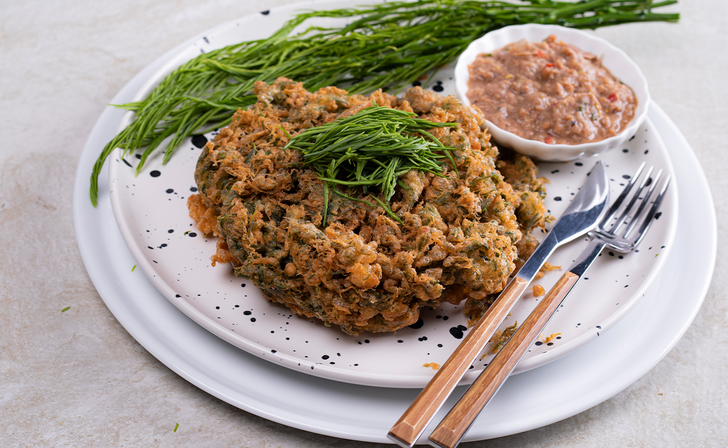 Crispy Climbing Wattle Omelette (ไข่ชะอมฟู)