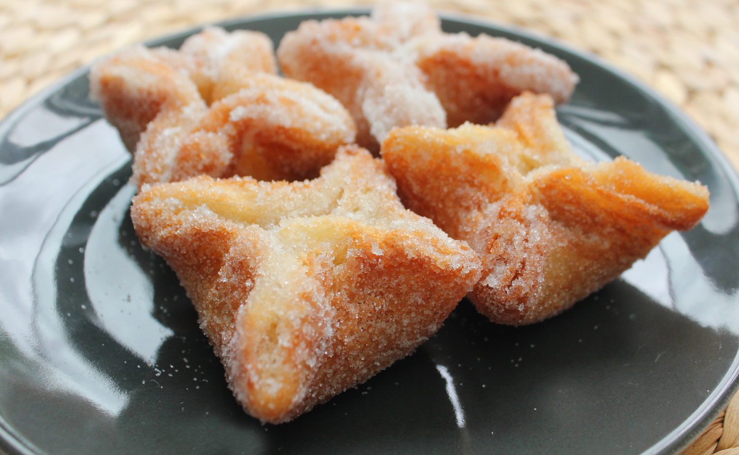 Deep Fried Taro Buns (ขนมปังทอดไส้เผือก)