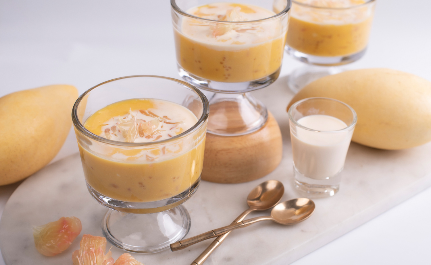 Mango Pomelo Sago (สาคูมะม่วงนมสดหน้าส้มโอ)