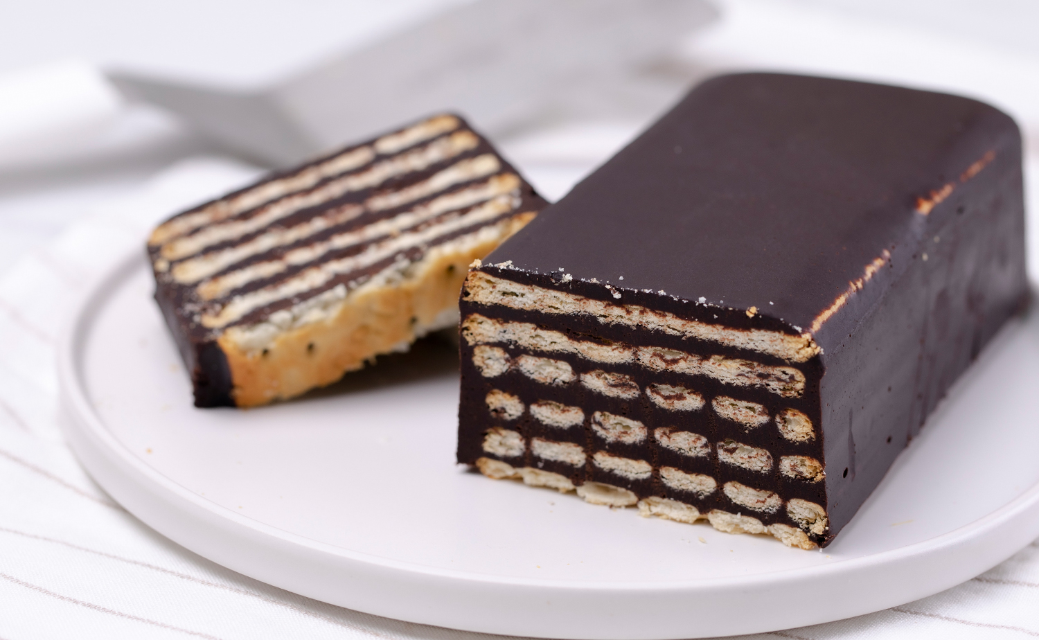 Nama Chocolate Biscuit Cake (เค้กช็อกโกแลตนามะบิสกิต)