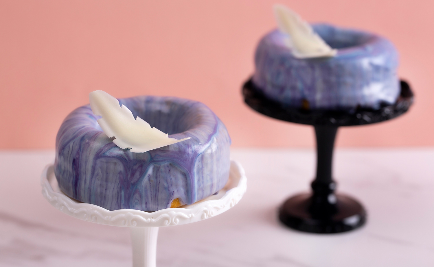 Mirror Glaze Donut Cake (โดนัทเค้กคันฉ่อง)