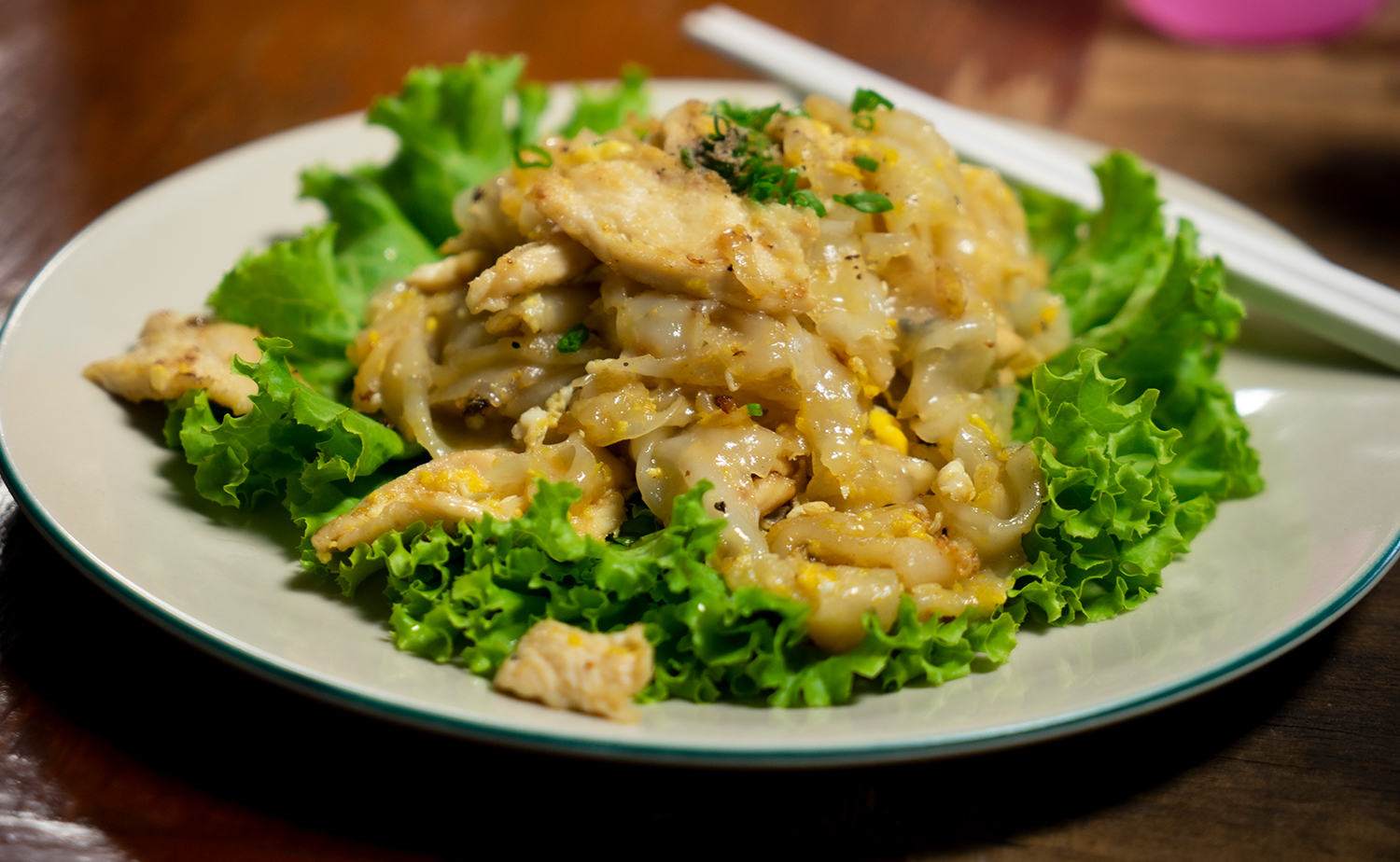 Stir-fried Rice Noodles with Chicken (ก๋วยเตี๋ยวคั่วไก่)
