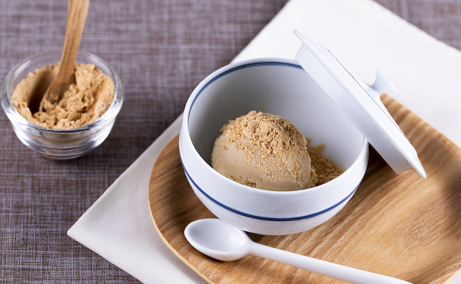 Shoyu Ice Cream (ไอศกรีมโชยุ)