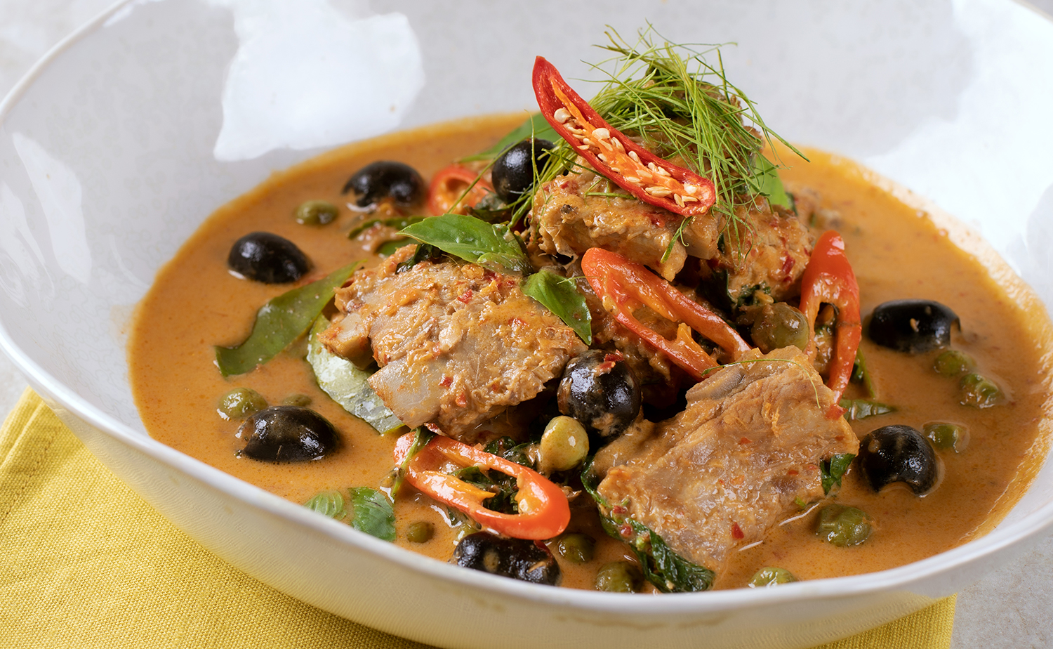 Red Curry Pork Rib with Black Olives (แกงเผ็ดกระดูกหมูมะกอกดำ)