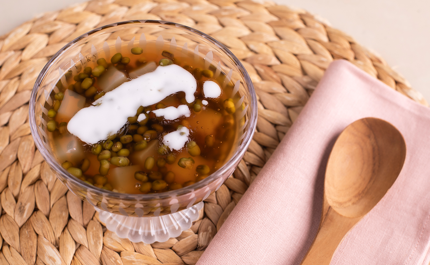 Mung Bean Pudding with Coconut Gel (เต้าส่วนถั่วเขียววุ้นมะพร้าว)