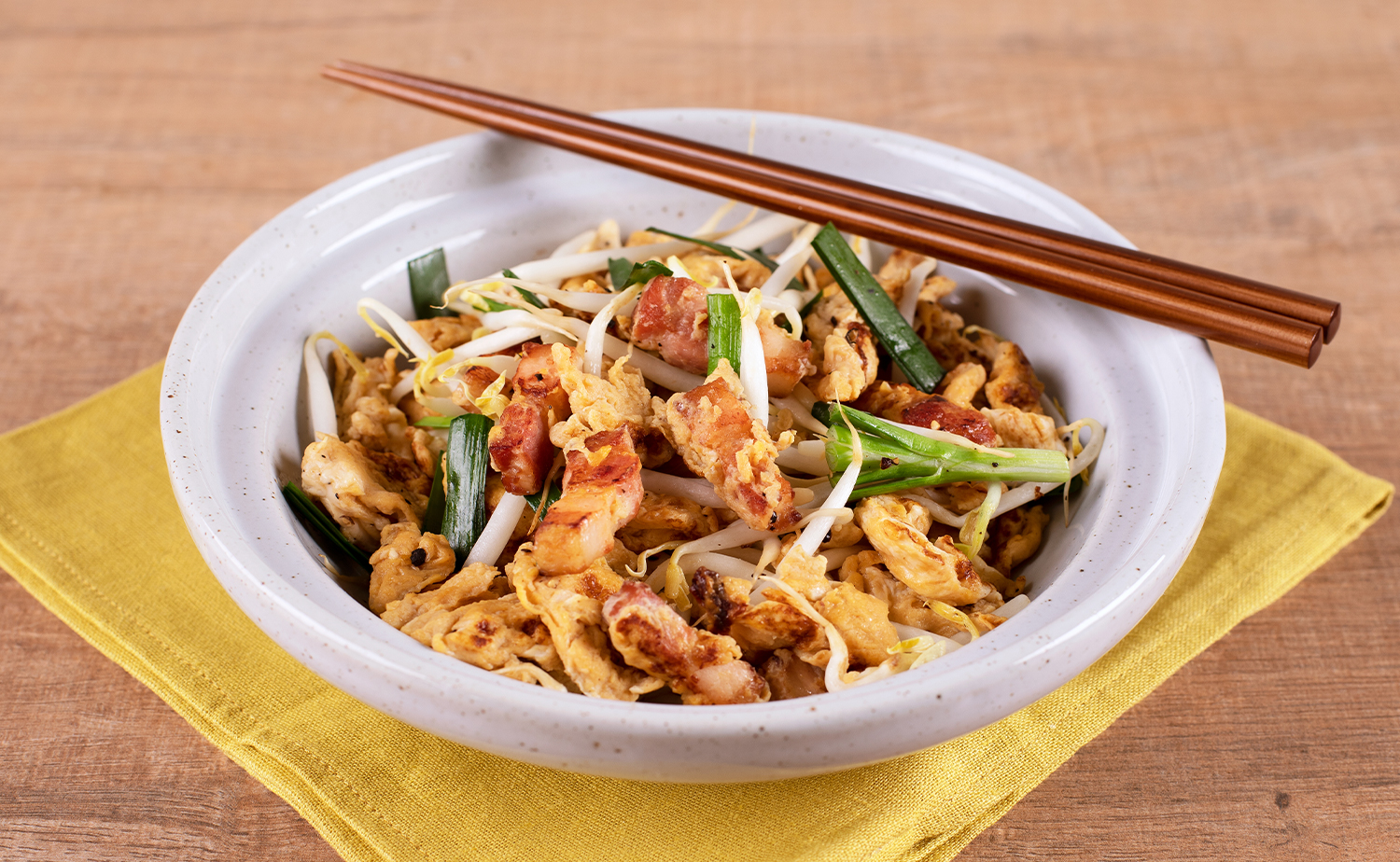 Japanese Soy Scramble with Bacon (ไข่ผัดเบคอนสไตล์ญี่ปุ่น)