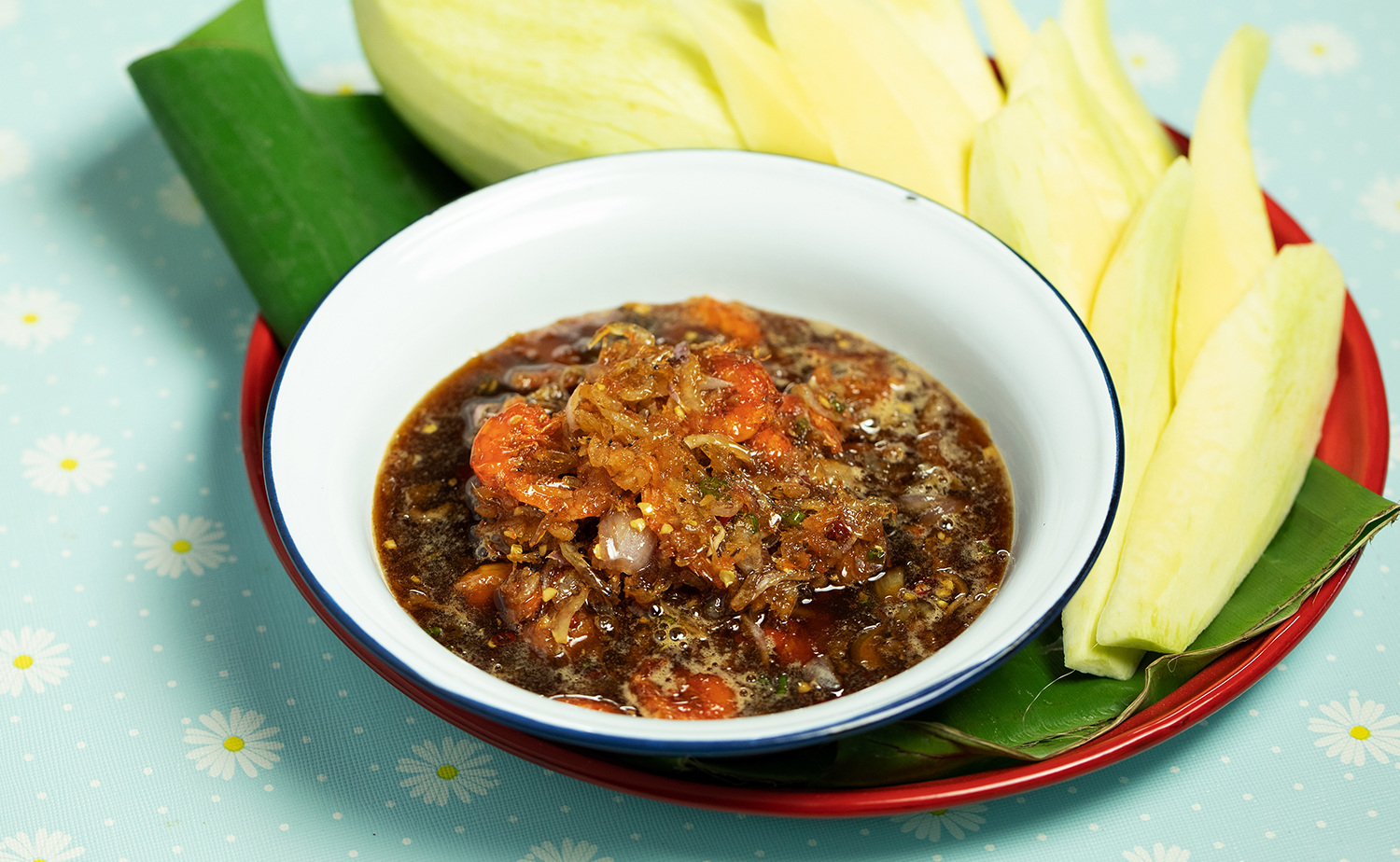 Mango with Sweet Fish Sauce (มะม่วงน้ำปลาหวานสามกุ้ง)