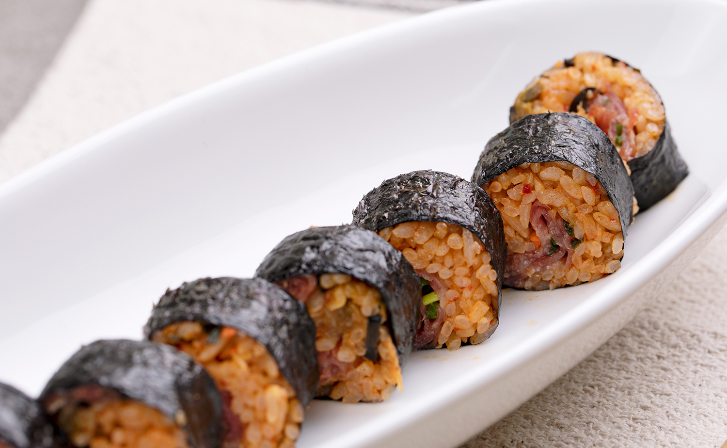 Kimchi Fried Rice Roll (ข้าวผัดกิมจิห่อสาหร่าย)