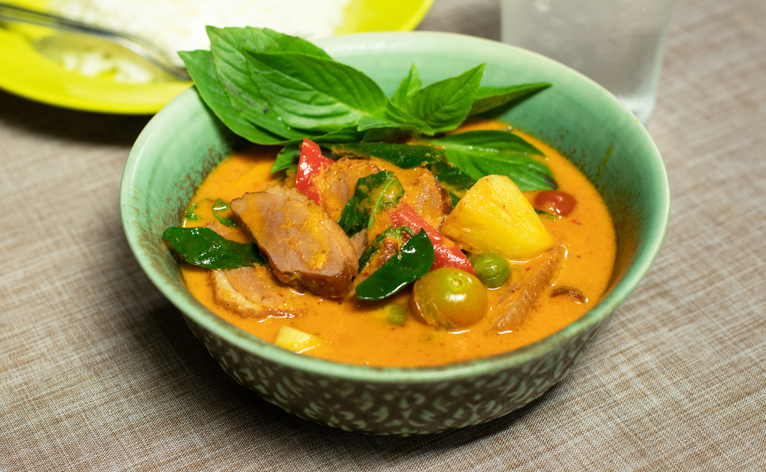 Smoked Duck Red Curry (แกงเผ็ดเป็ดรมควัน)
