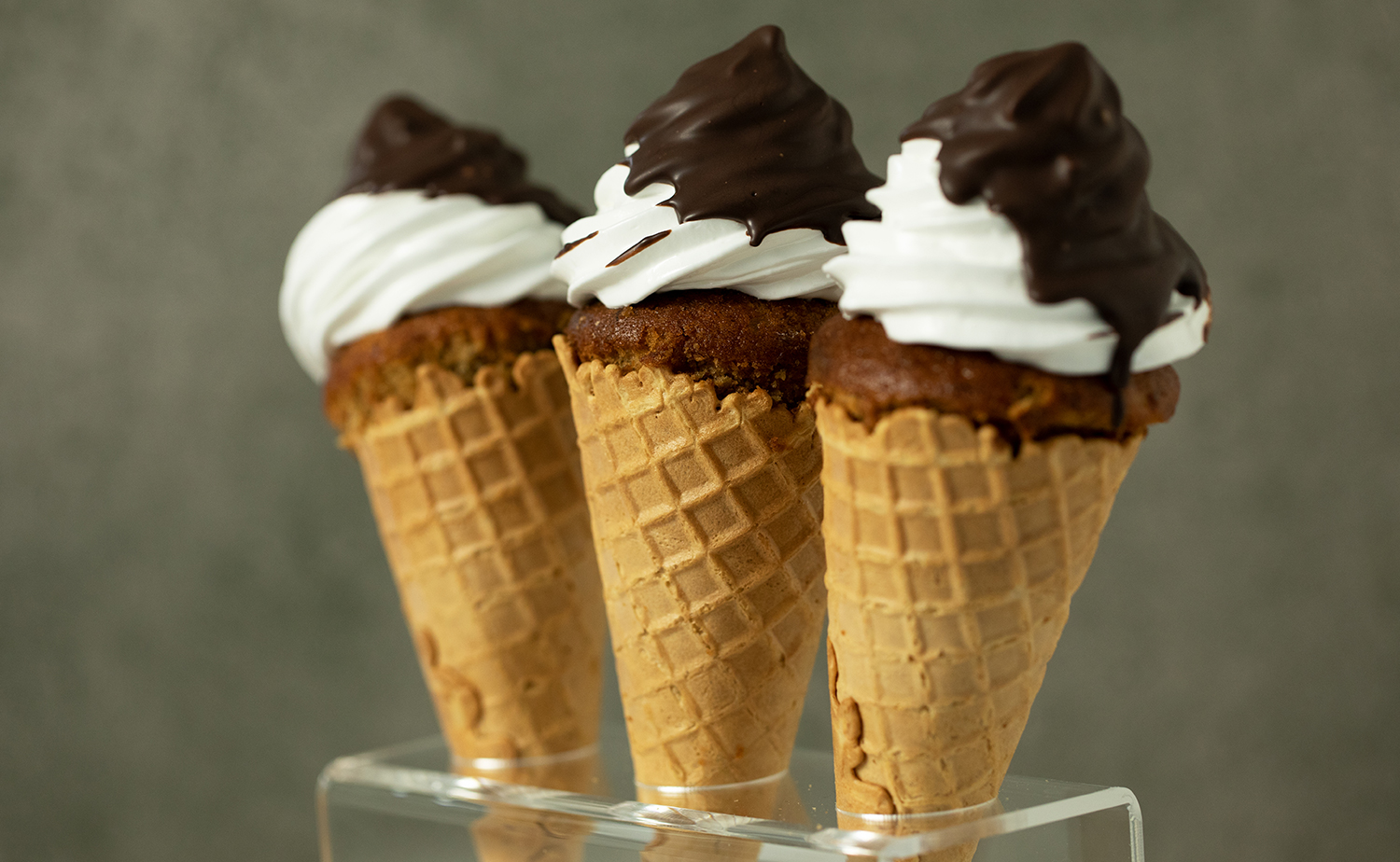 Chocolate & Meringue Banana Conecake (โคนเค้กกล้วยหอมช็อกโกแลตเมอแรงค์)