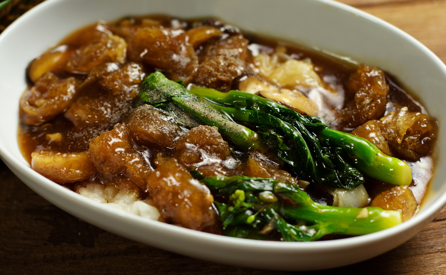 Rice Noodles with Fish Maw Sauce (ราดหน้ากระเพาะปลา)