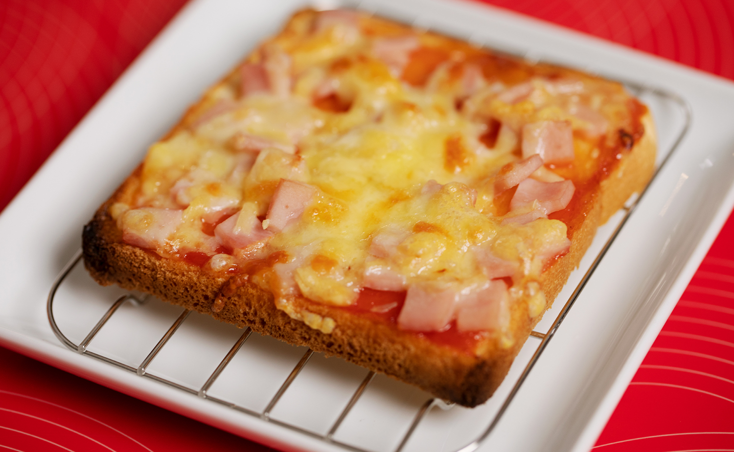 Ham & Cheese Pizza Toast (พิซซ่าโทสต์แฮมแอนด์ชีส)