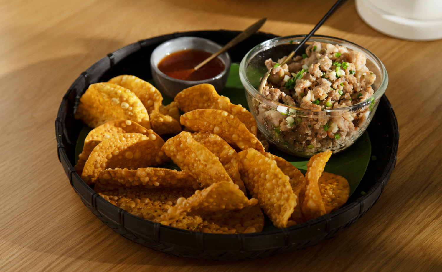 Open-Face Fried Wontons (เกี๊ยวกรอบเปิดหน้า)