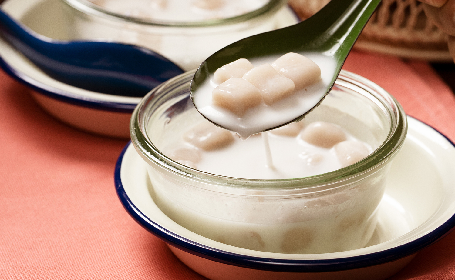 Taro Bua Loy (บัวลอยเผือก)