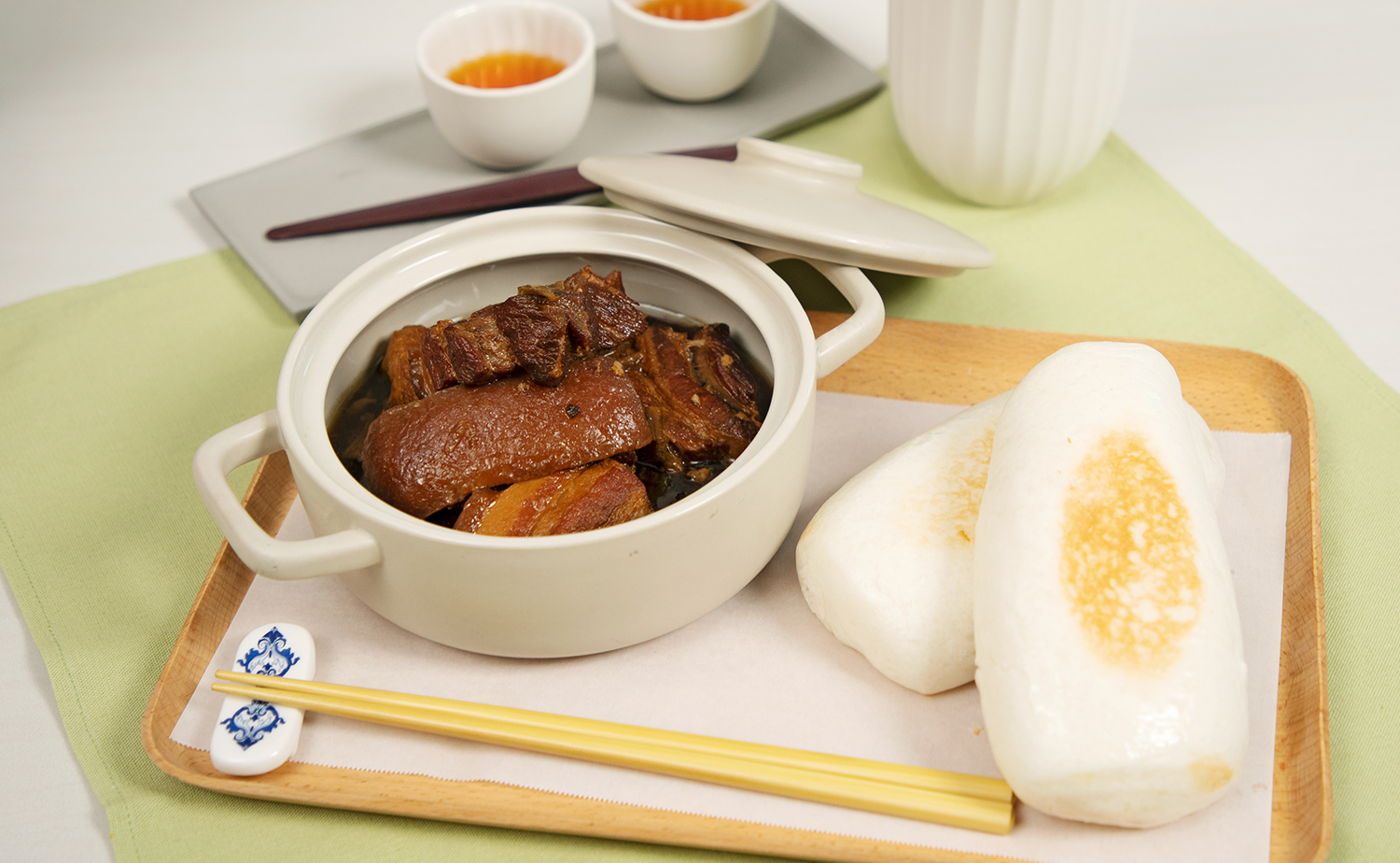 Braised Pork Belly with Preserved Mustard Green (เคาหยก)