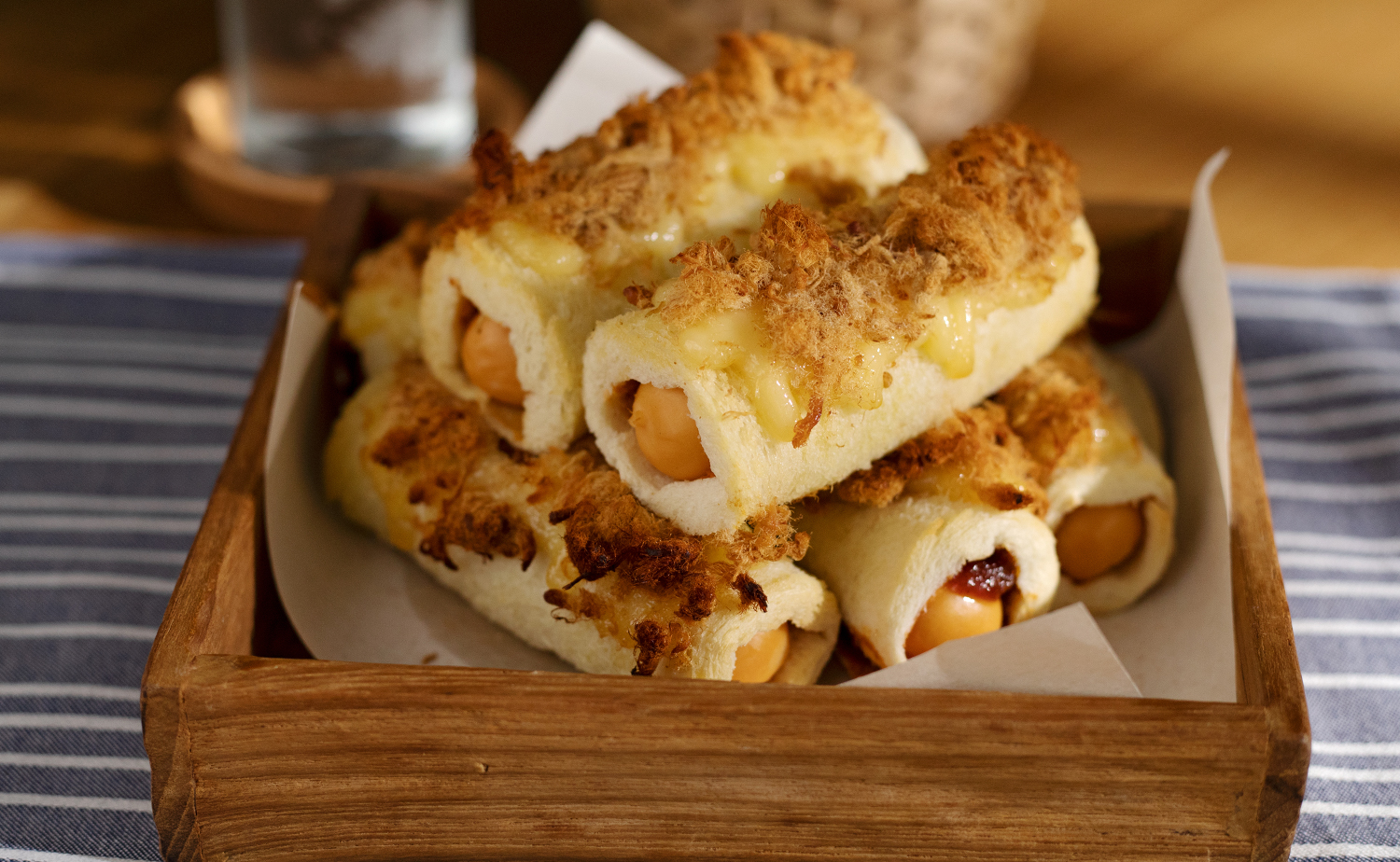 Pork Floss and Chilli Paste Sausage Roll (โรลไส้กรอกขนมปังน้ำพริกเผา ...