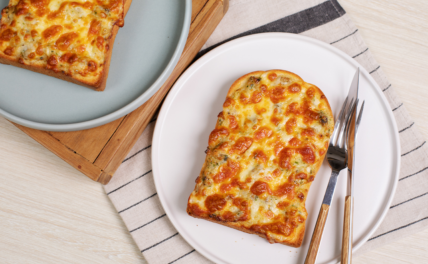 Cheesy Clam Toast (ขนมปังหอยลายอบชีส)