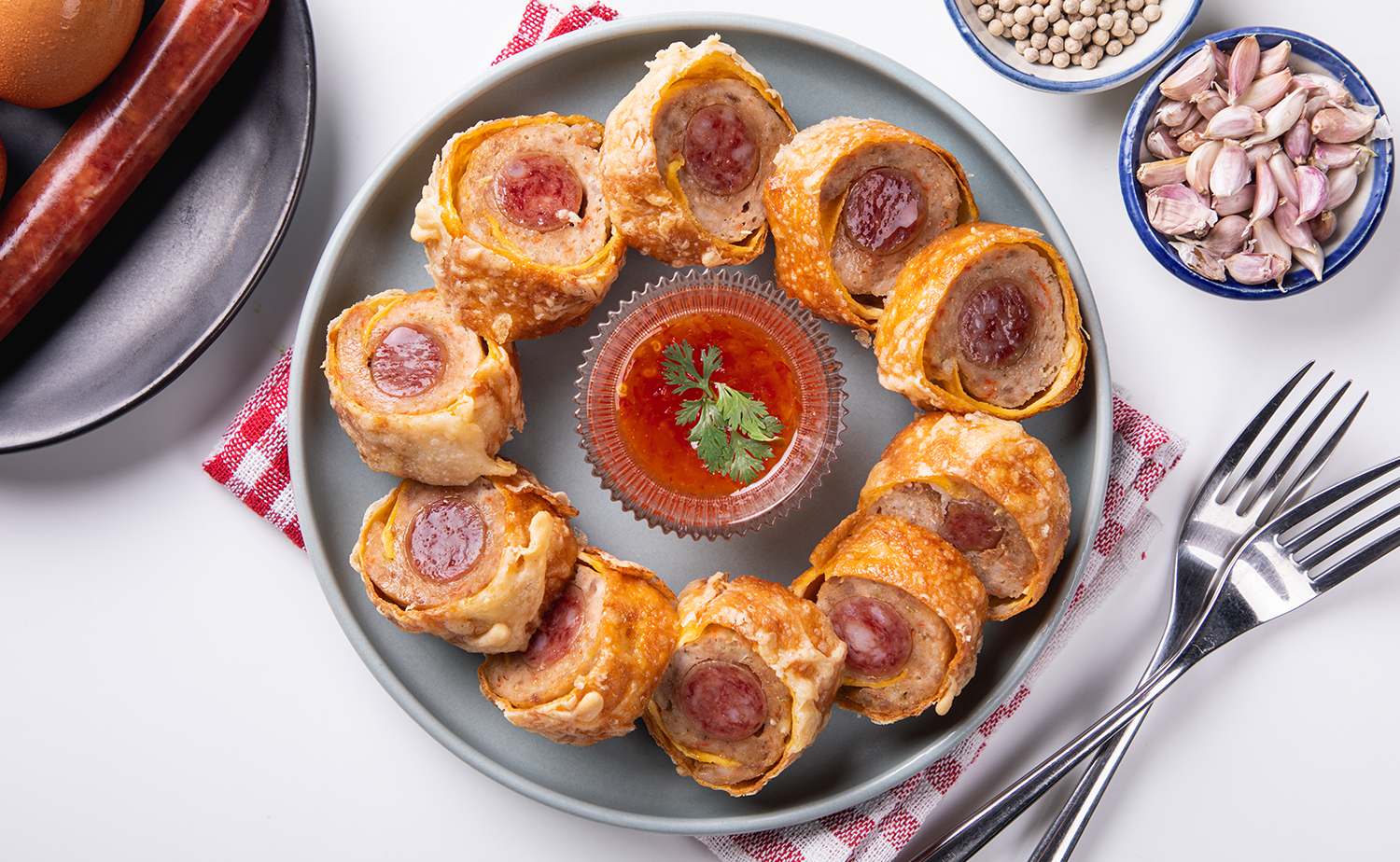 Chinese Sausage and Egg Roulade (การะเวกสอดสี)